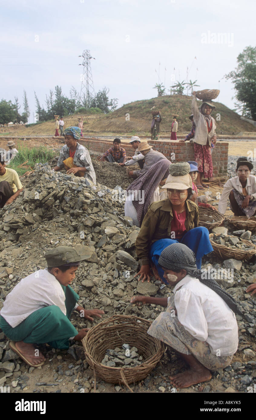 Slave labour hi-res stock photography and images - Alamy