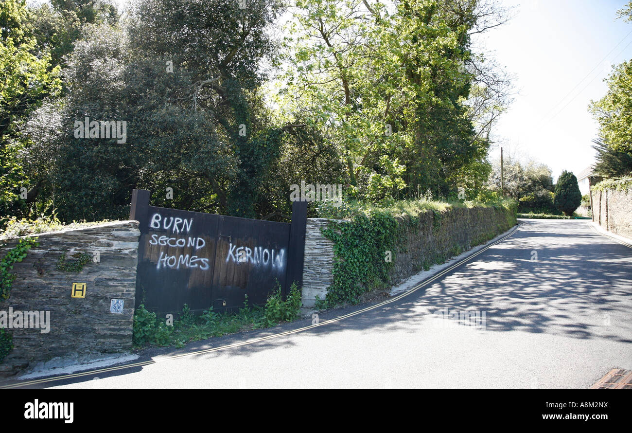Local Graffiti Padstow Cornwall England Uk Europe Stock Photo - Alamy