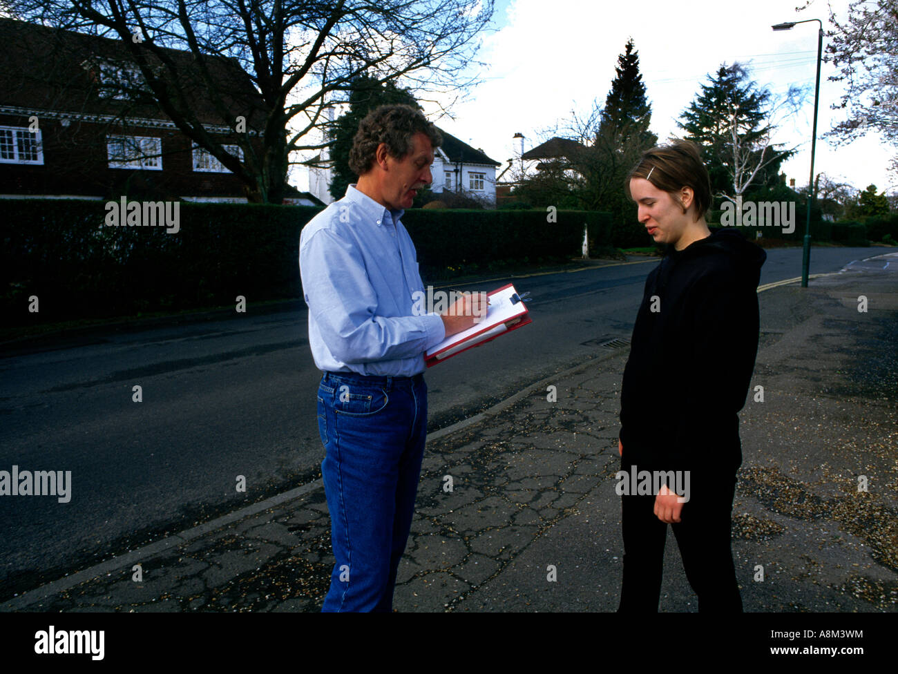 Street interview and clipboard hi-res stock photography and images - Alamy
