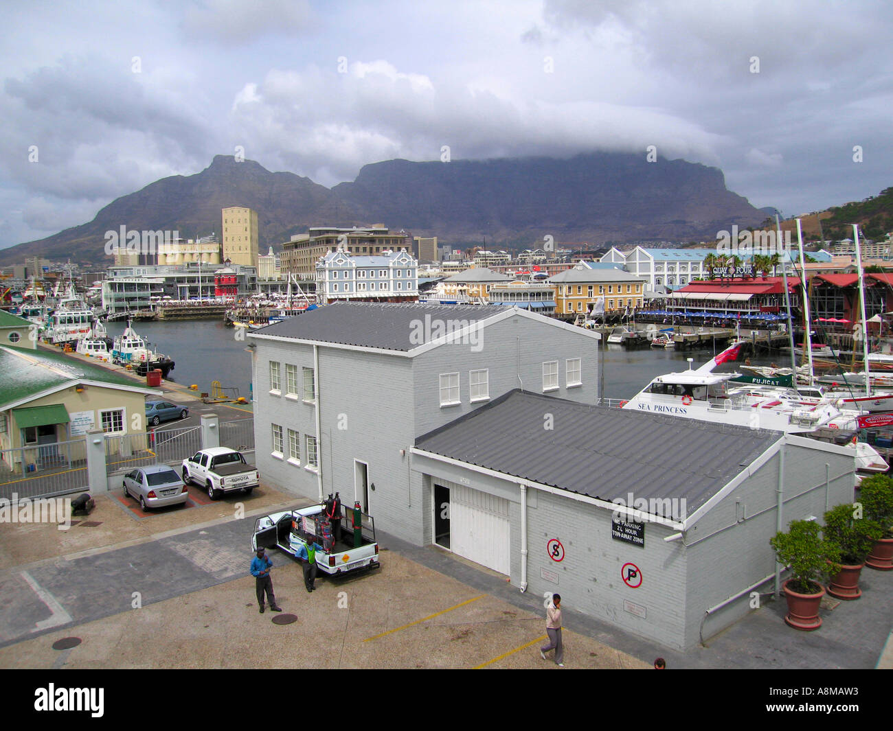 Quay four waterfront cape town hi-res stock photography and images - Alamy