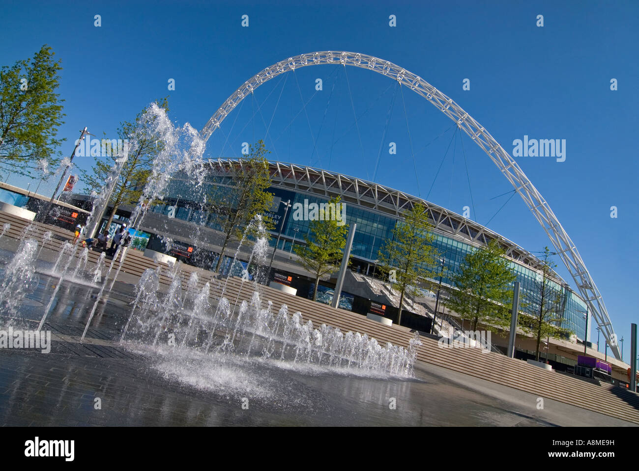 Wembley stadium exterior hi-res stock photography and images - Alamy