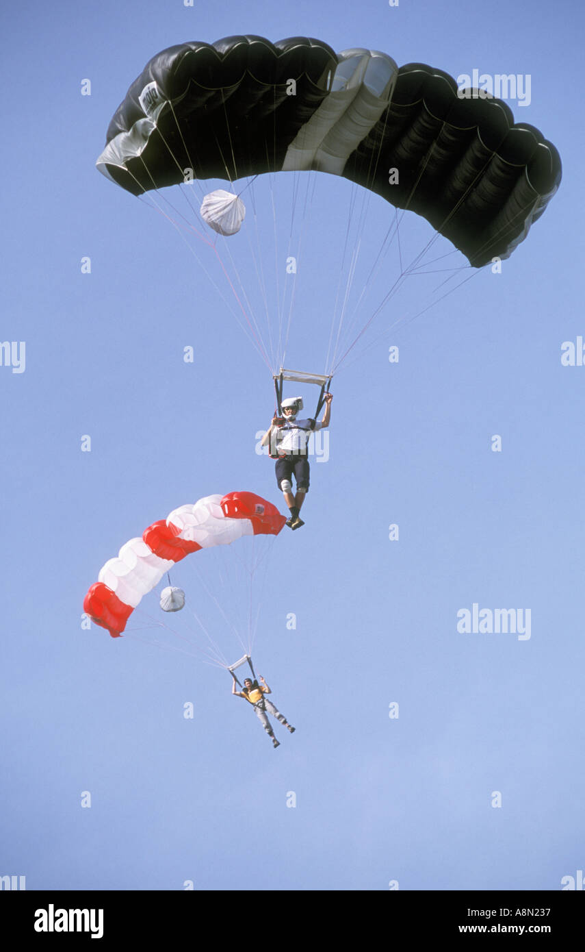 Parachute release hi-res stock photography and images - Alamy