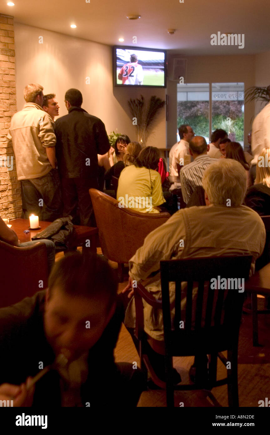 Tv bar hi-res stock photography and images - Alamy