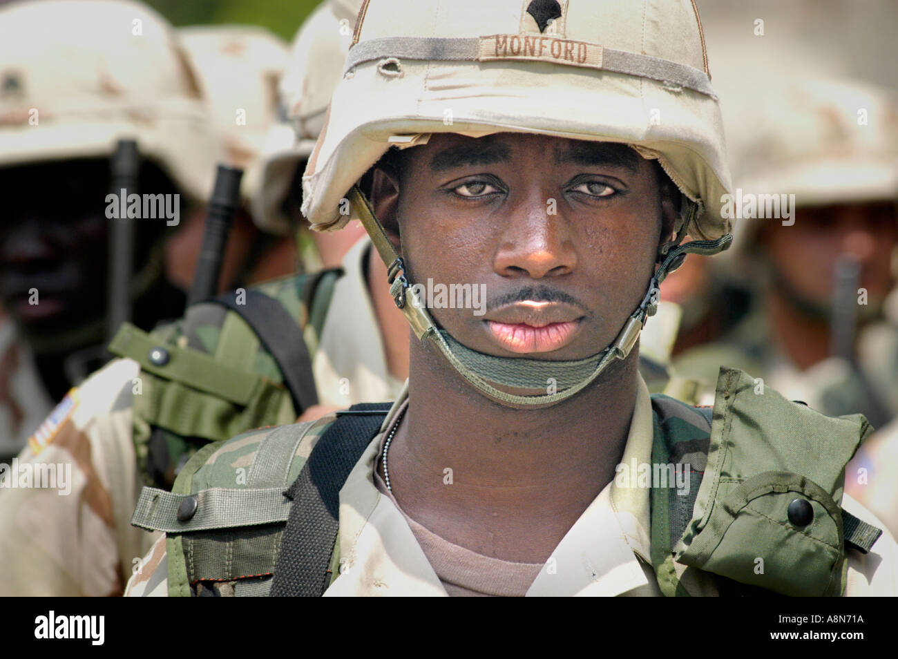 War iraq military soldier uniform hi-res stock photography and images ...