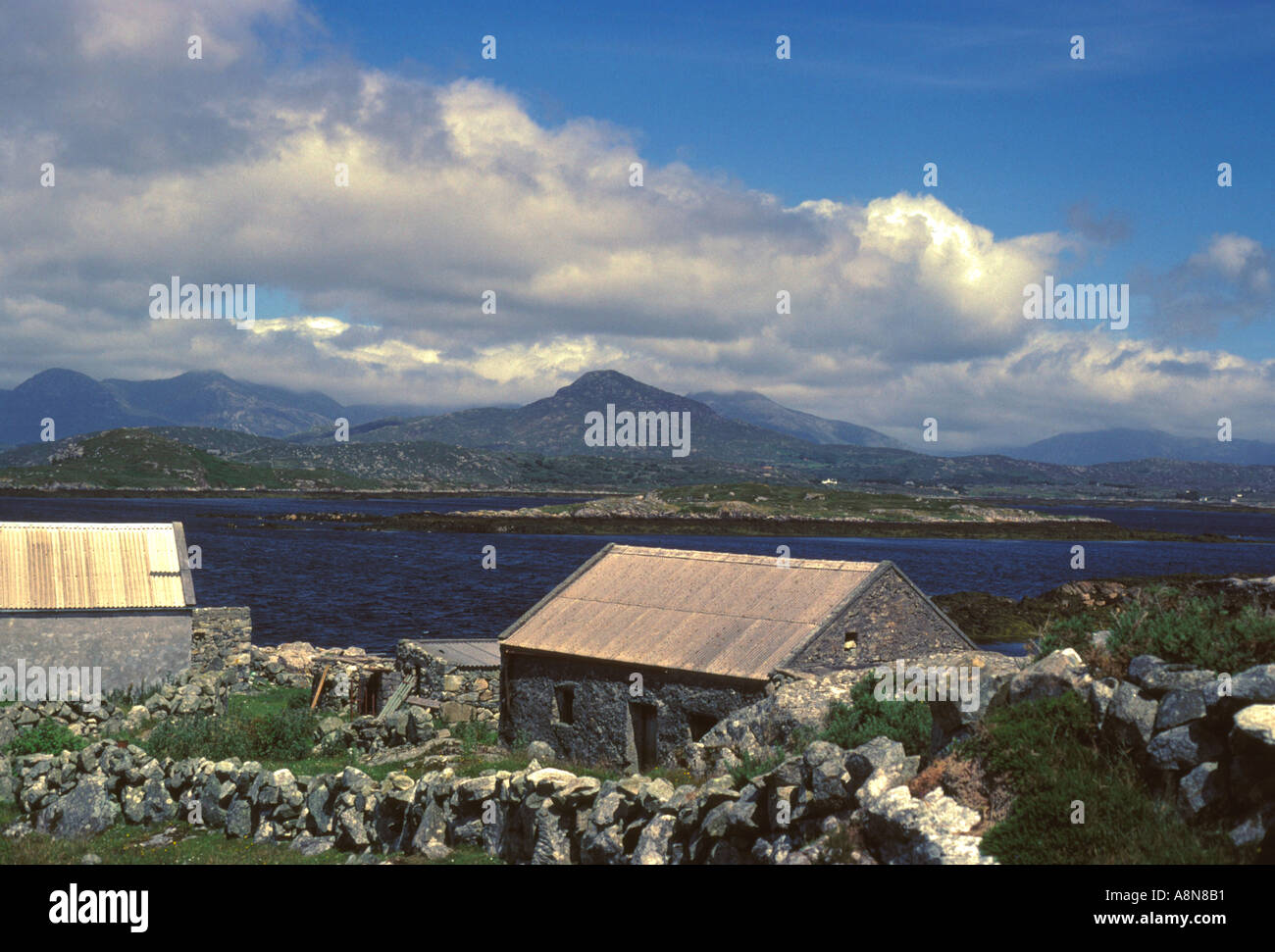 Stone cottage co galway ireland hi-res stock photography and images - Alamy