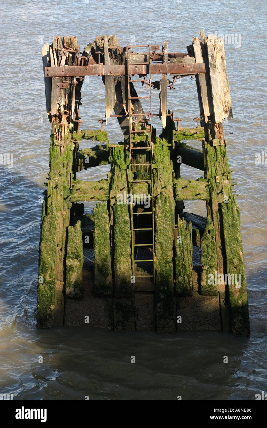 Wooden jetty london hi-res stock photography and images - Alamy