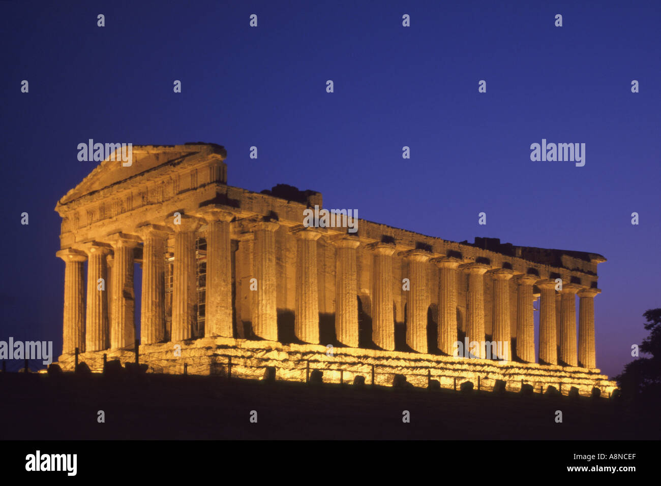 Illuminated greek temples hi-res stock photography and images - Alamy