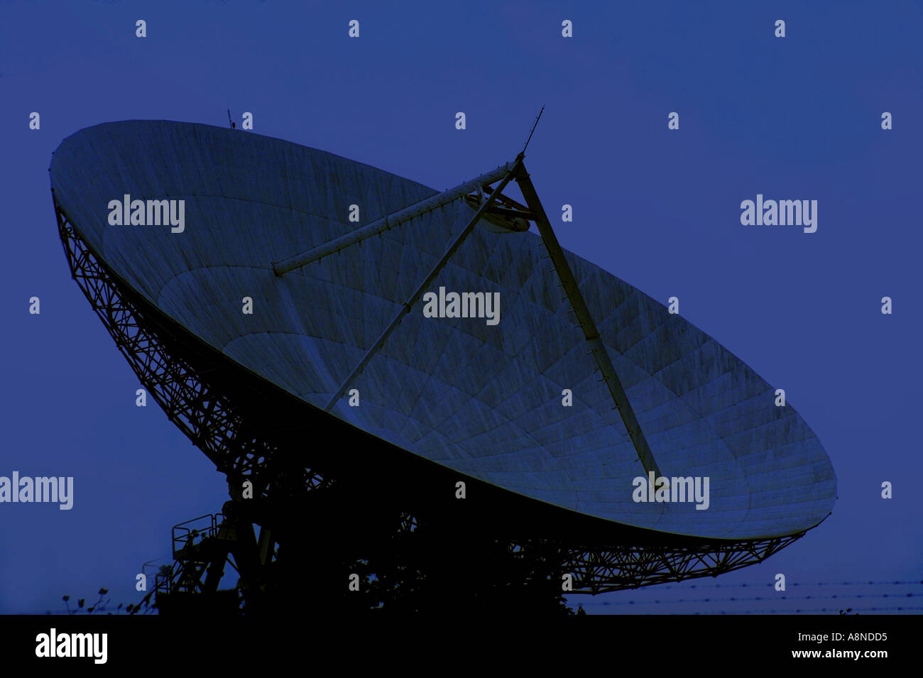 Satellite dishes and moon hi-res stock photography and images - Alamy