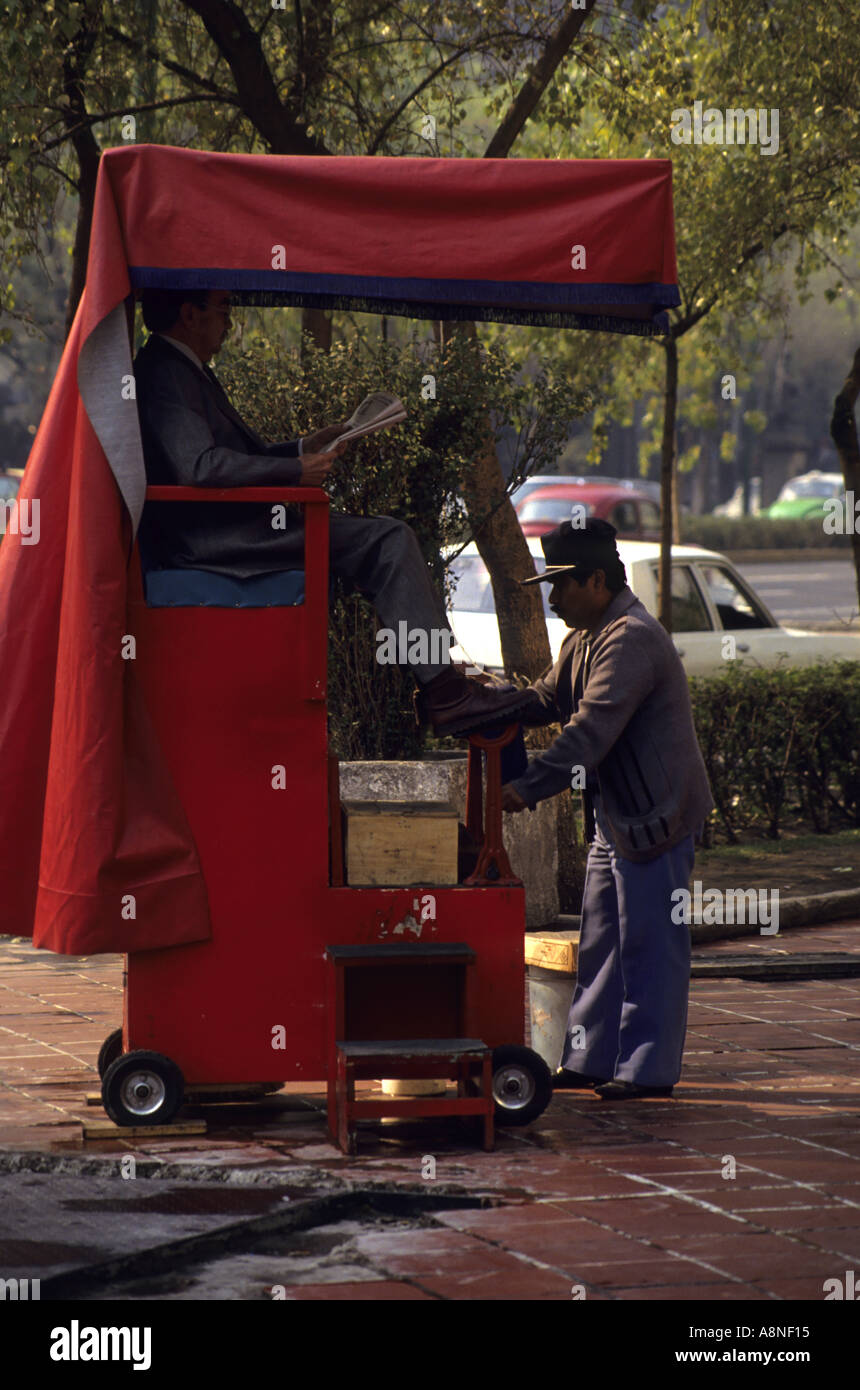Shoe shine stall hi-res stock photography and images - Alamy