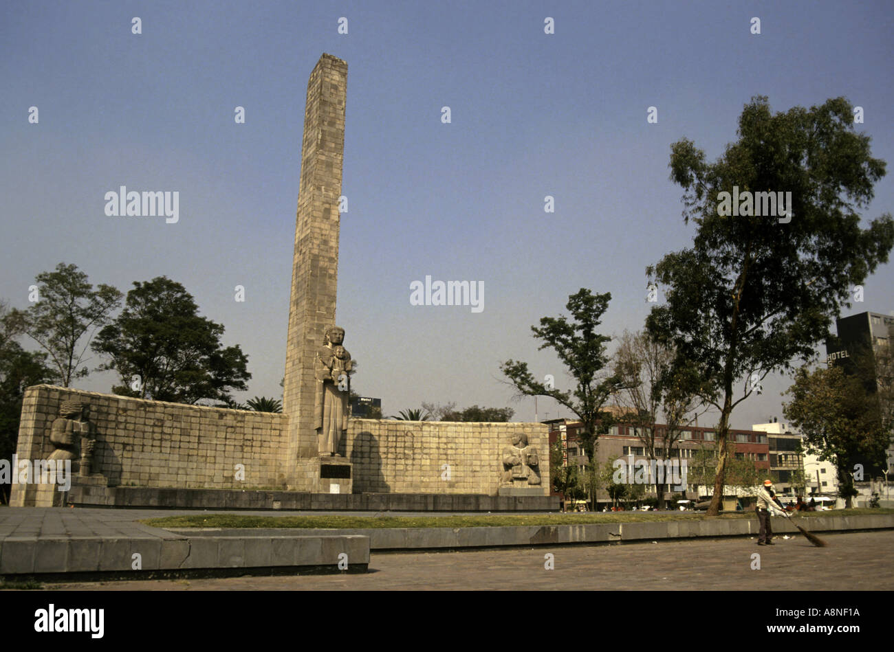 Mexico City Statue In A Square Stock Photo - Alamy