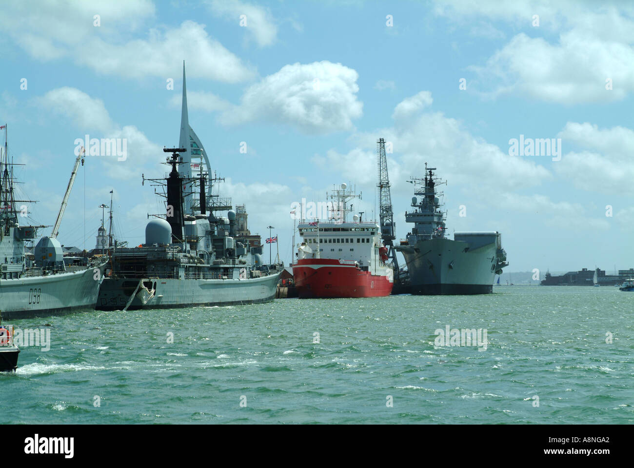 Navy dockyard hi-res stock photography and images - Alamy