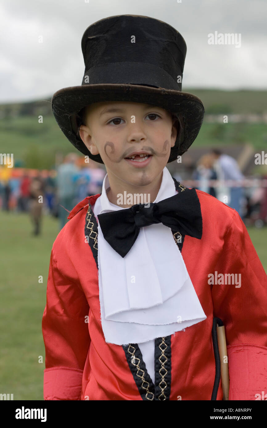 Red coat top hat hi-res stock photography and images - Alamy