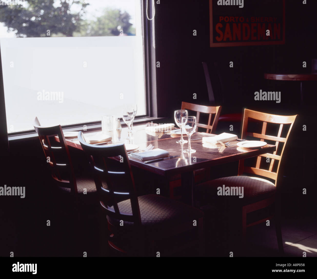 Comfortable restaurant table for fine dining Stock Photo - Alamy