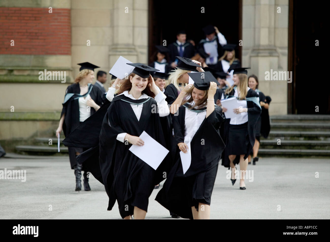 Graduation uk school hi-res stock photography and images - Alamy