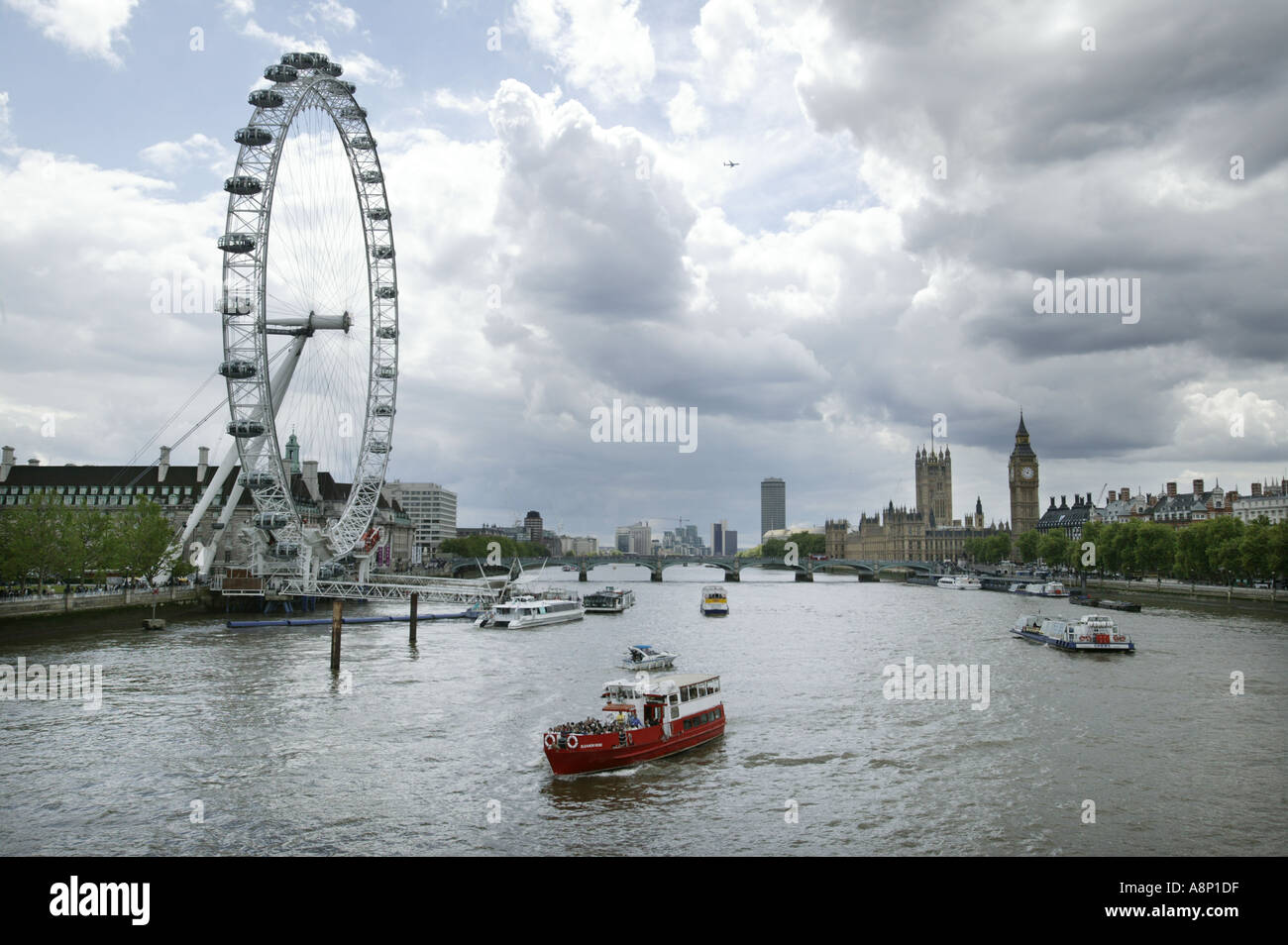 Panoramic london skyline 2003 hi-res stock photography and images - Alamy