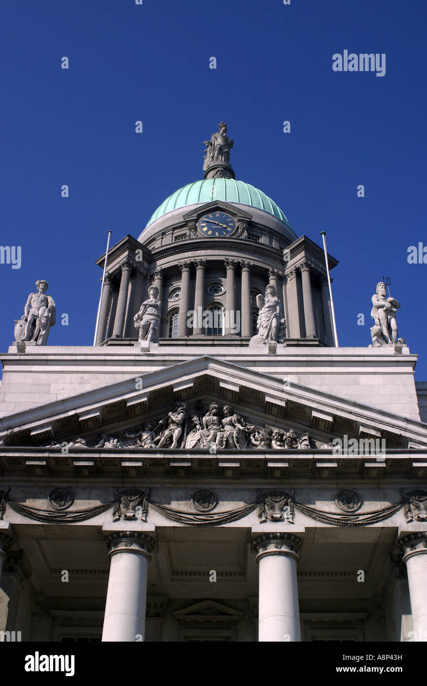 The Customs House is a neoclassical 18th century building on the river ...