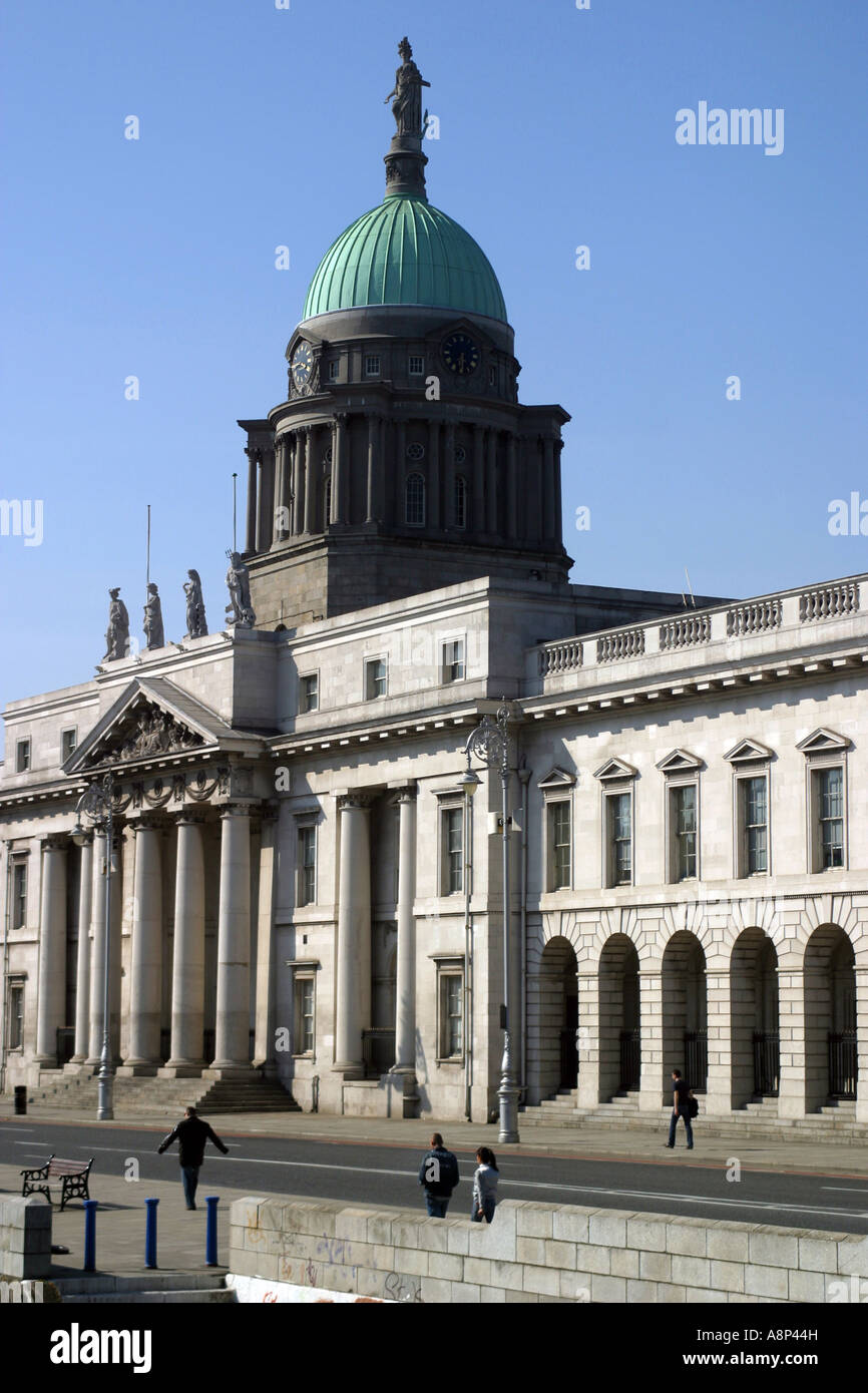 The Customs House is a neoclassical 18th century building on the river ...