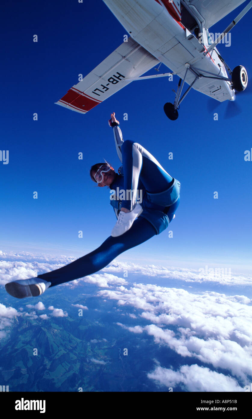 Woman sky diving parachute hi-res stock photography and images - Alamy