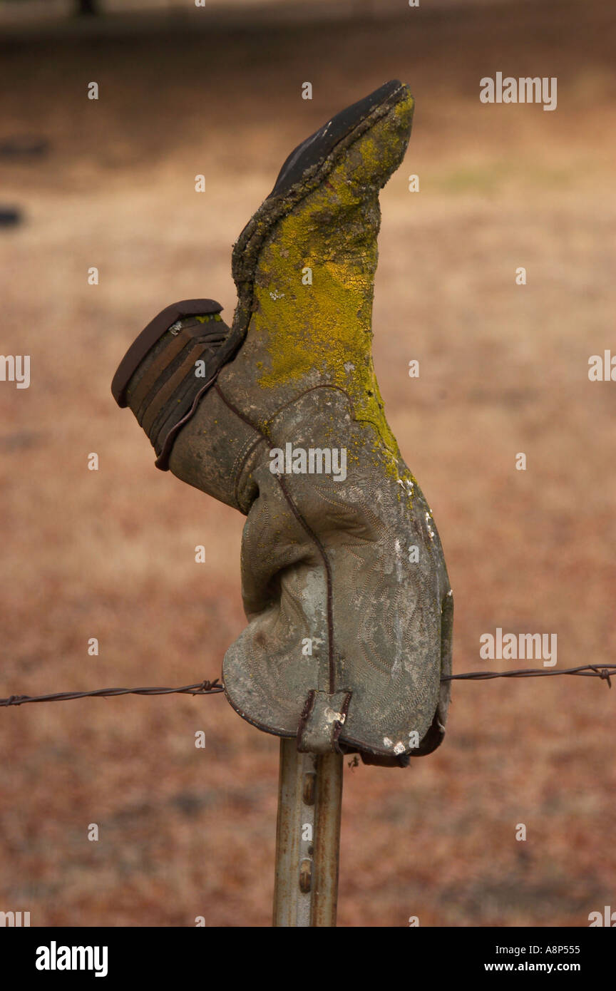 cowboy boot on fence Stock Photo - Alamy