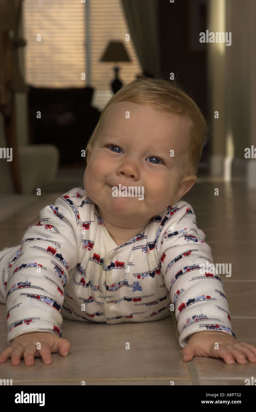 Baby crawling running hi-res stock photography and images - Alamy