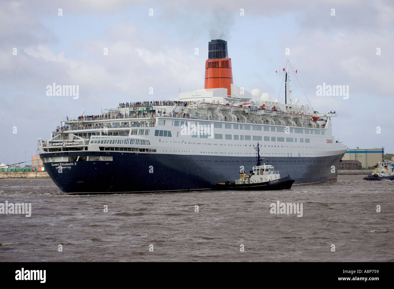 Qe2 cunard qe2 liner hi-res stock photography and images - Alamy