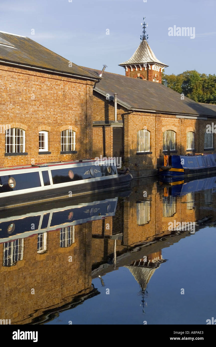 england buckinghamshire the chilterns grand union canal bulbourne ...
