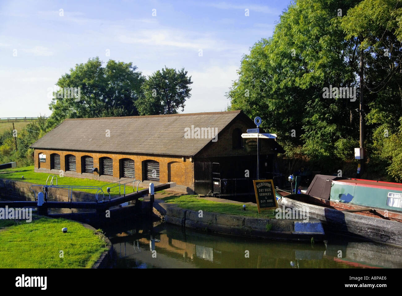 england buckinghamshire the chilterns grand union canal bulbourne ...