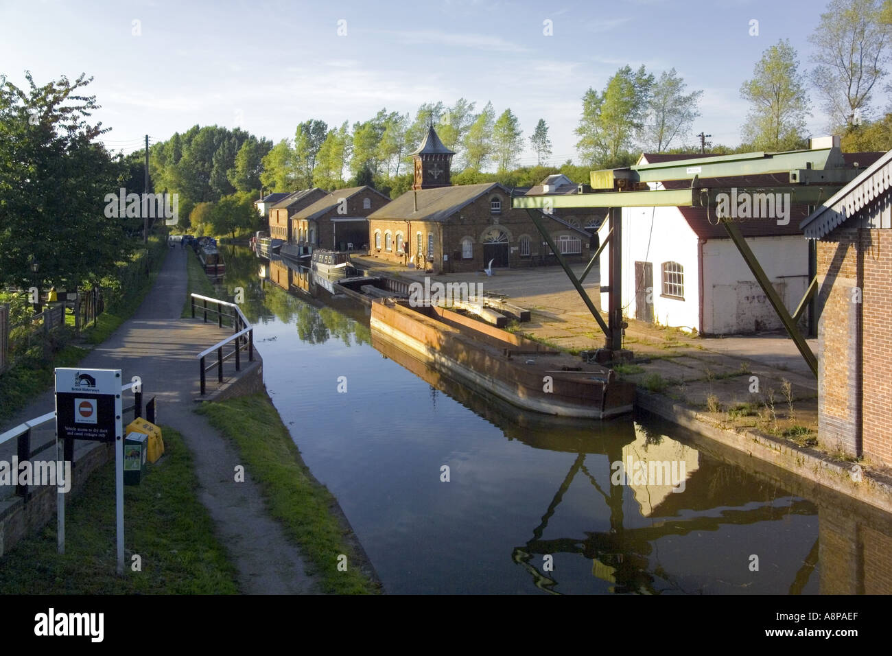 england buckinghamshire the chilterns grand union canal bulbourne ...