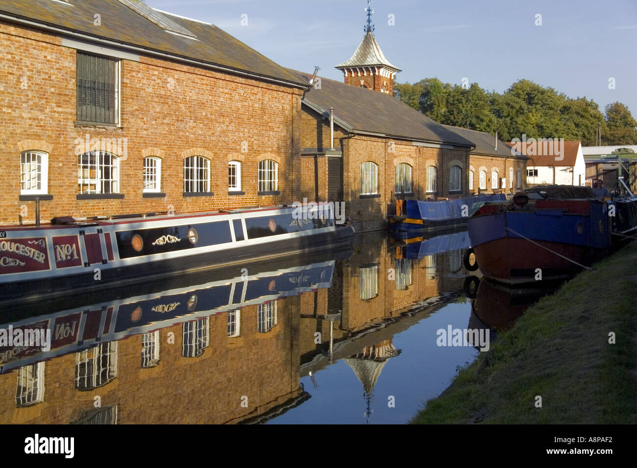 england buckinghamshire the chilterns grand union canal bulbourne ...