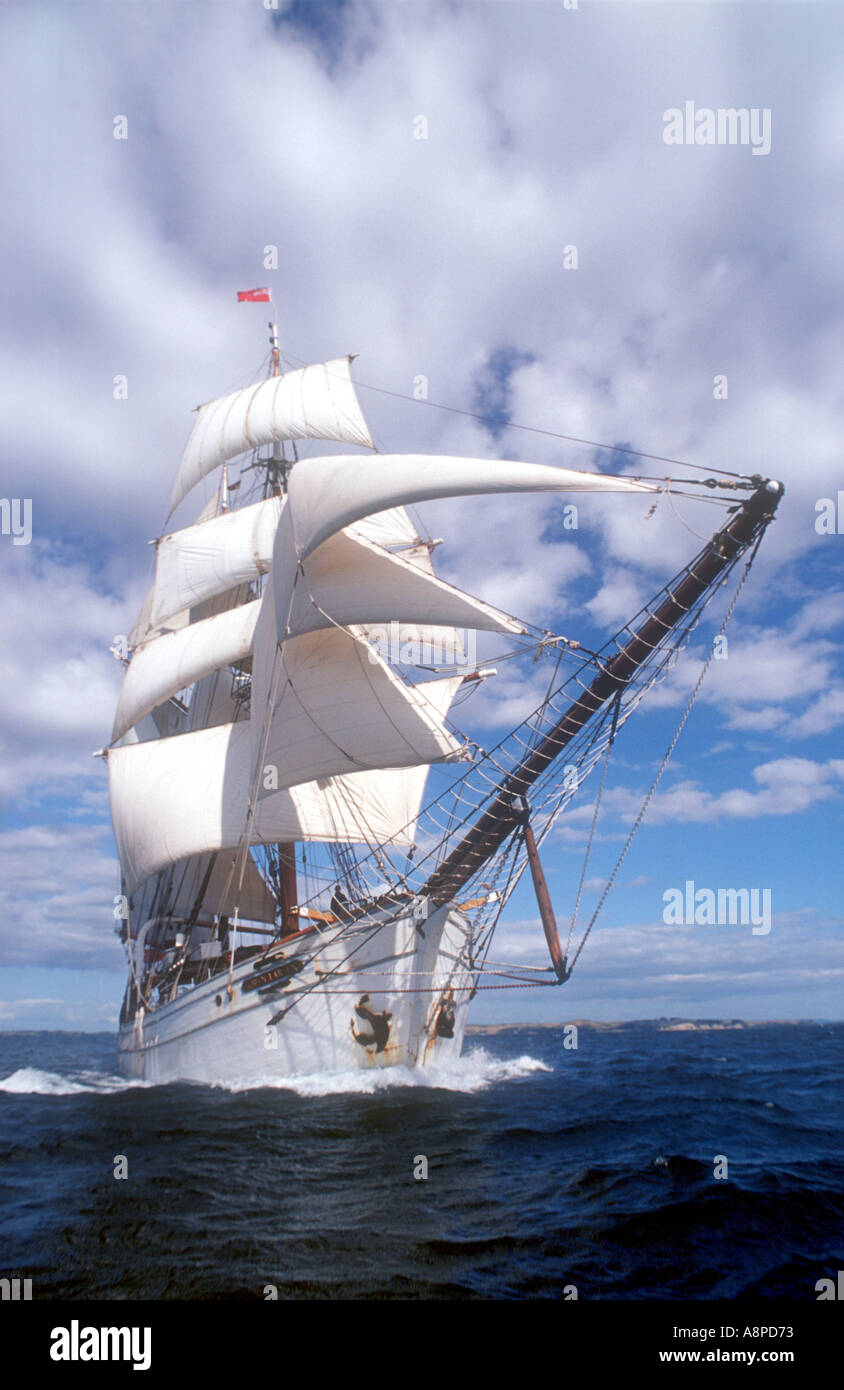 Square lashing hi-res stock photography and images - Alamy