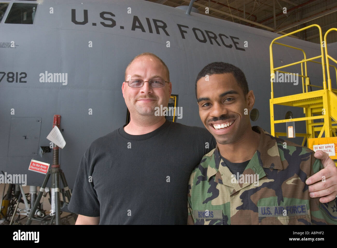Air national guard mechanics hi-res stock photography and images - Alamy