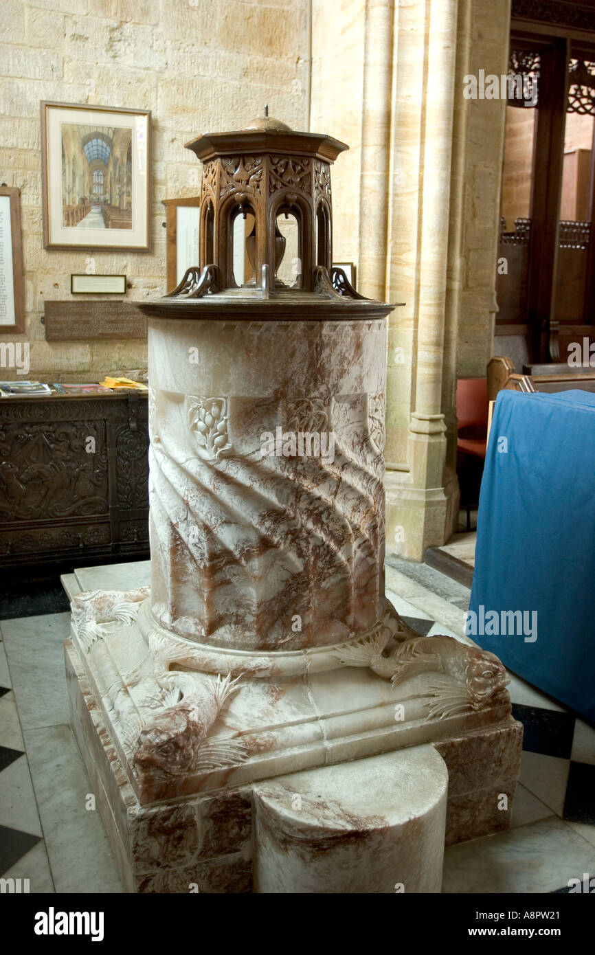 Victorian font hi-res stock photography and images - Alamy