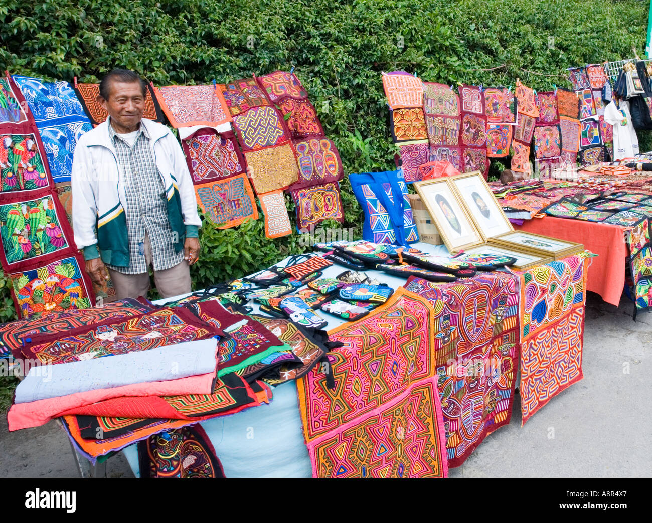 Textile market in El Valle Panama Stock Photo - Alamy