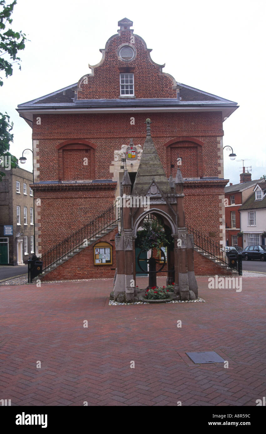 Woodbridge Shire Hall Suffolk England and old town water pump and well ...