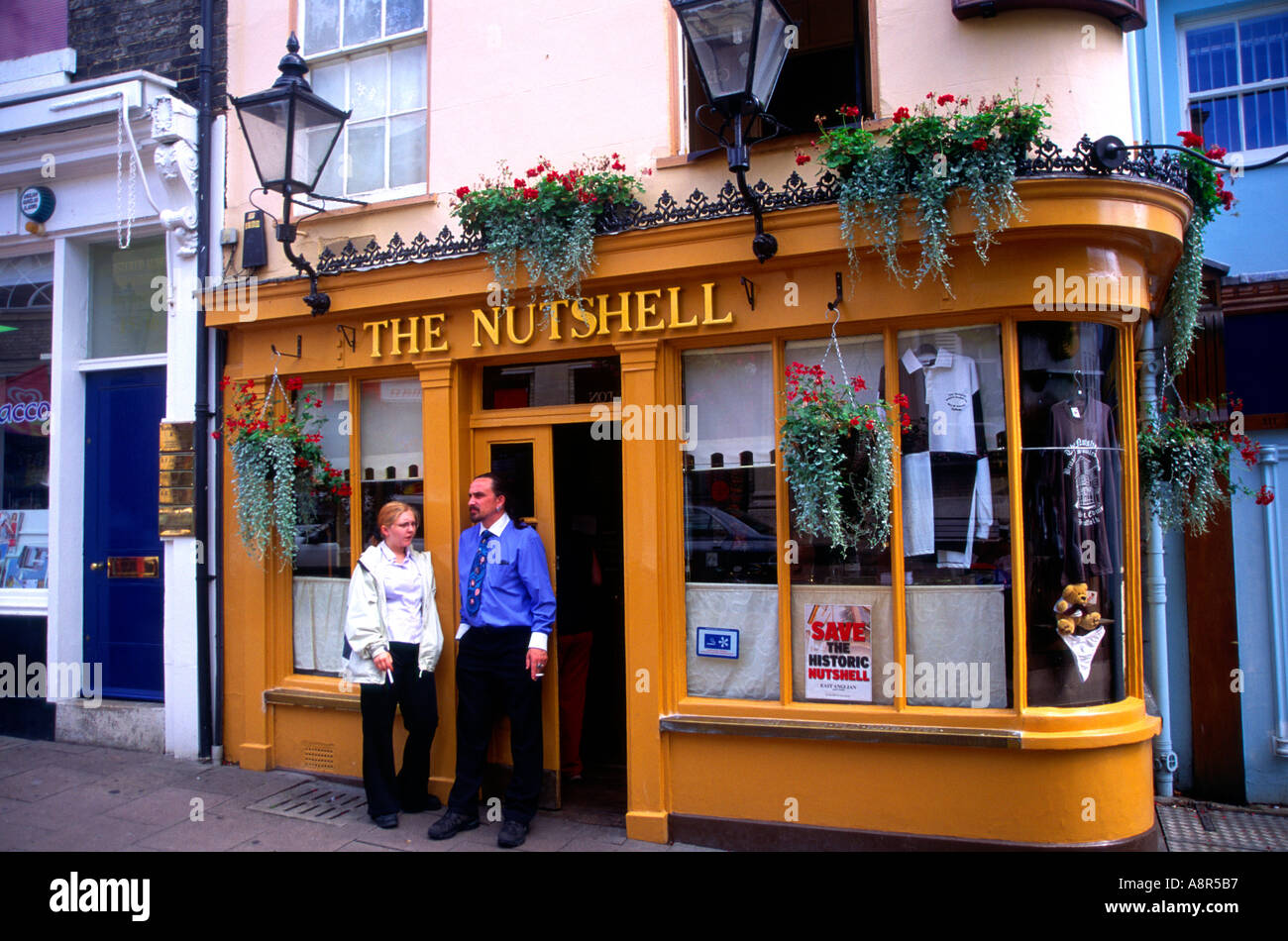 The nutshell pub hi-res stock photography and images - Alamy