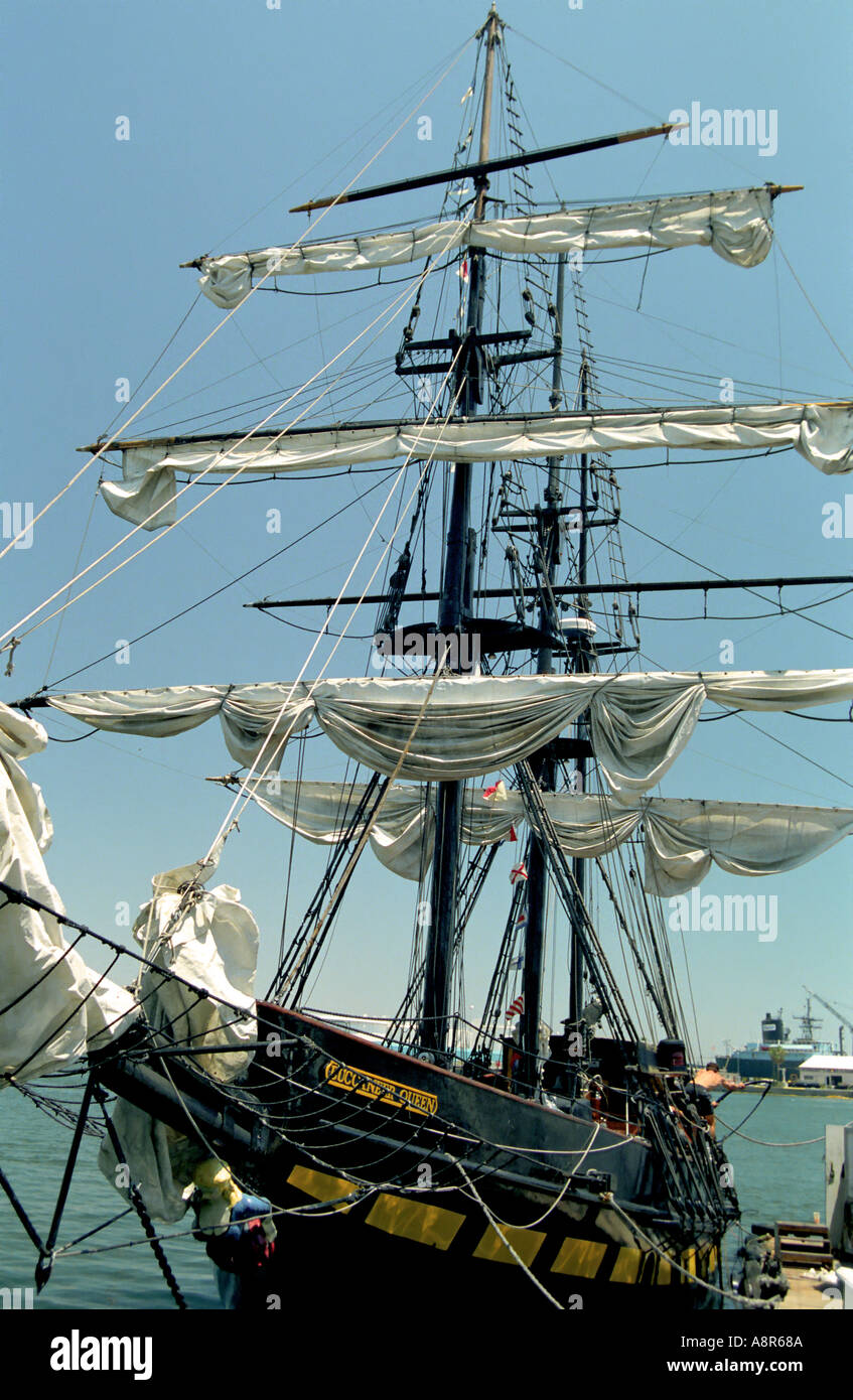 Sailor ship crows nest hi-res stock photography and images - Alamy