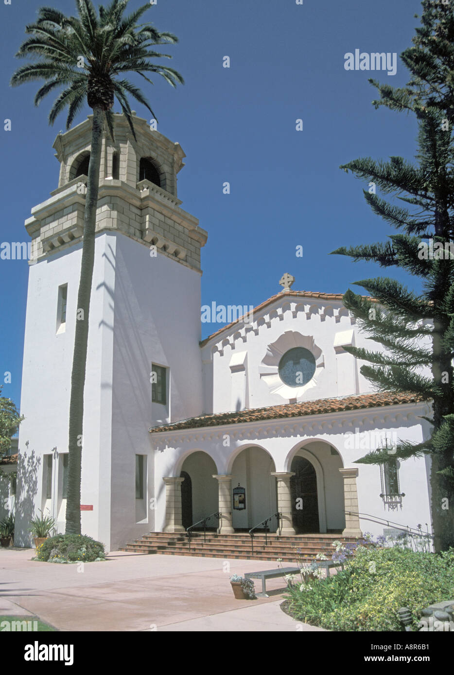 Mission style church hi-res stock photography and images - Alamy