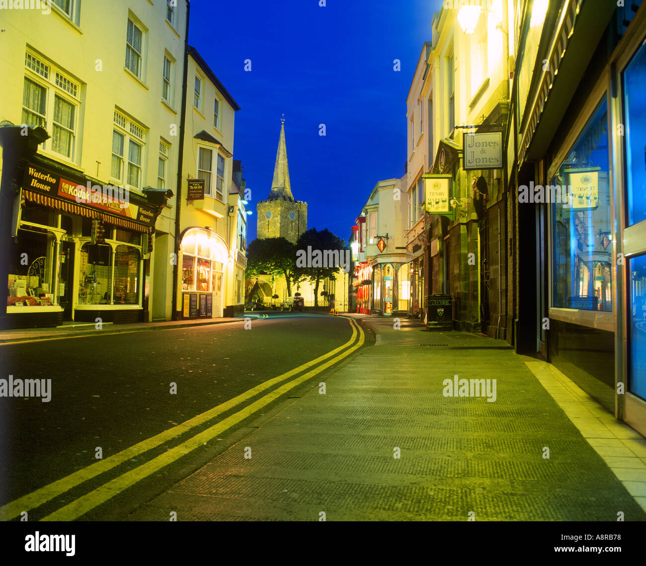 Shops of tenby hi-res stock photography and images - Alamy