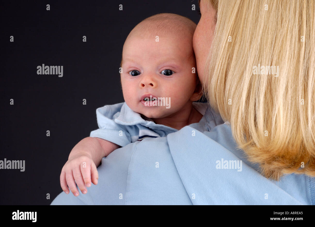 Baby looking over moms shoulder Stock Photo - Alamy