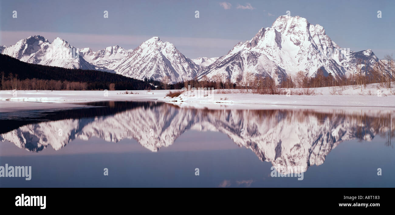 Winter view of Mount Moran and the Oxbow Bend of the Snake River in ...