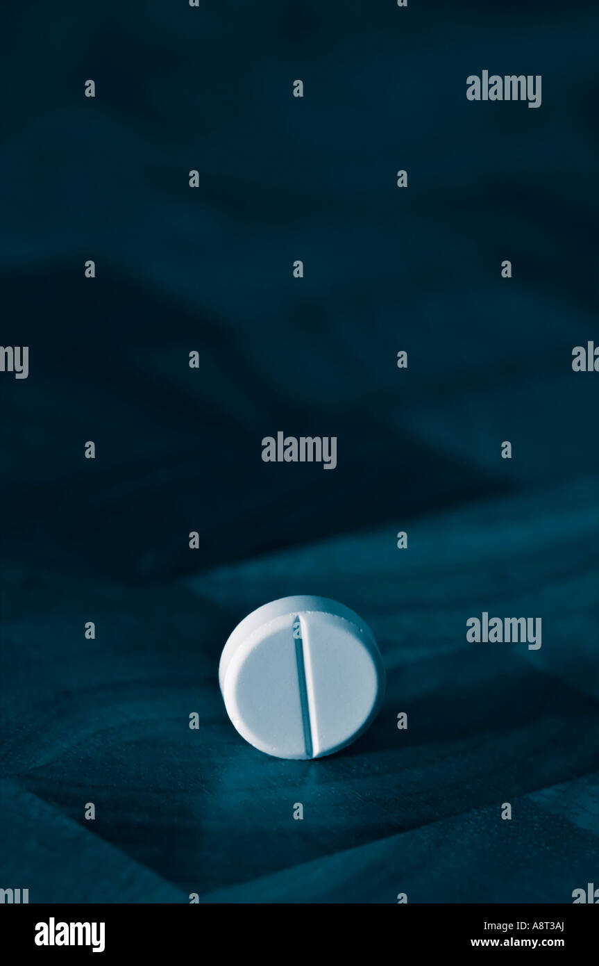 1 Tablet Generic Panamax Blue Stock Photo - Alamy