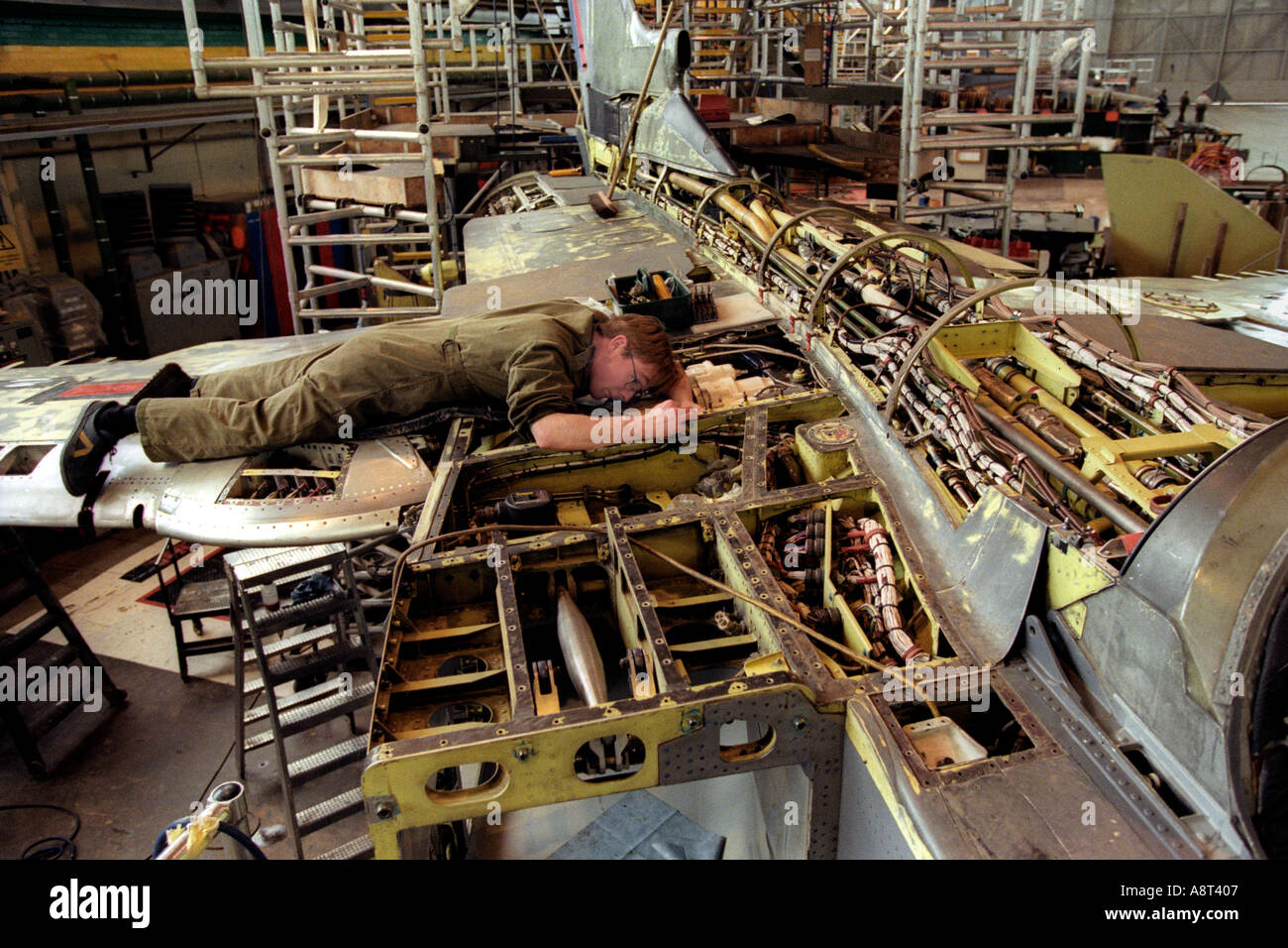 Fighter jet maintenance hi-res stock photography and images - Alamy