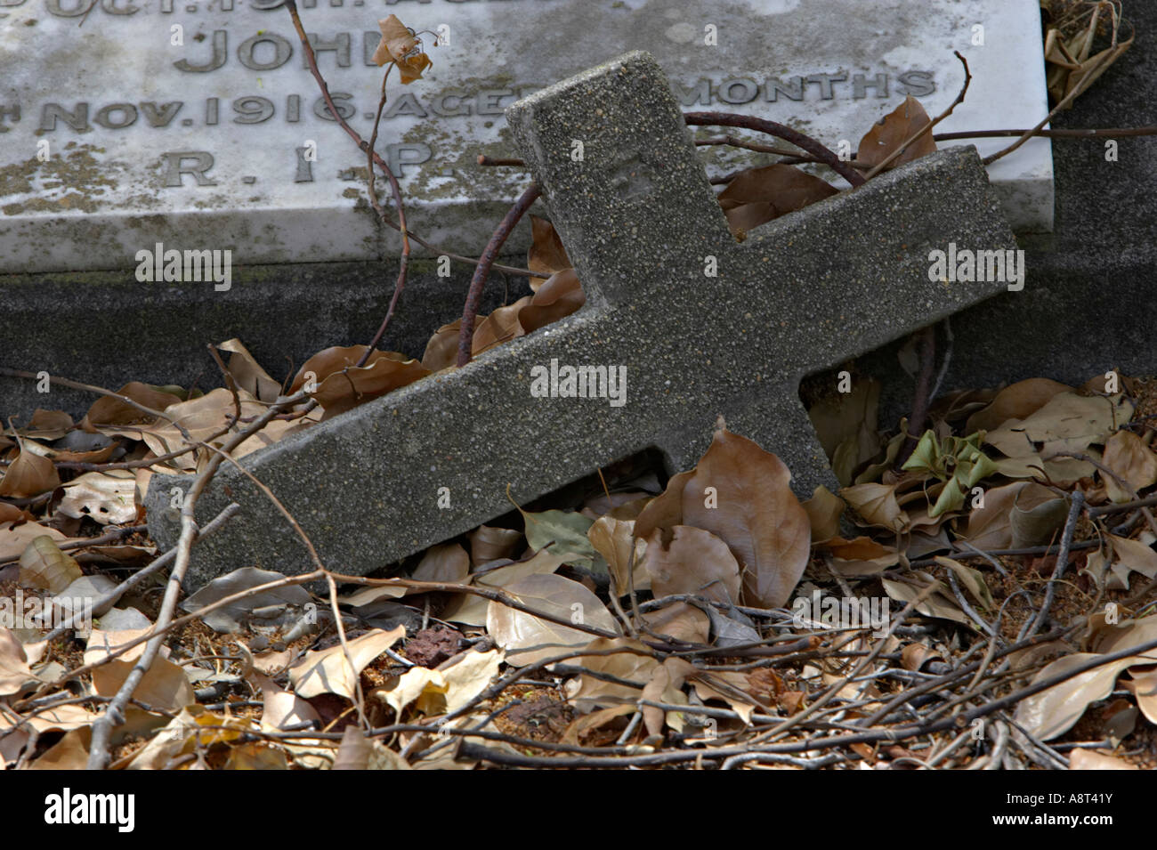 Fallen Crucifix Gravestone Stock Photo - Alamy