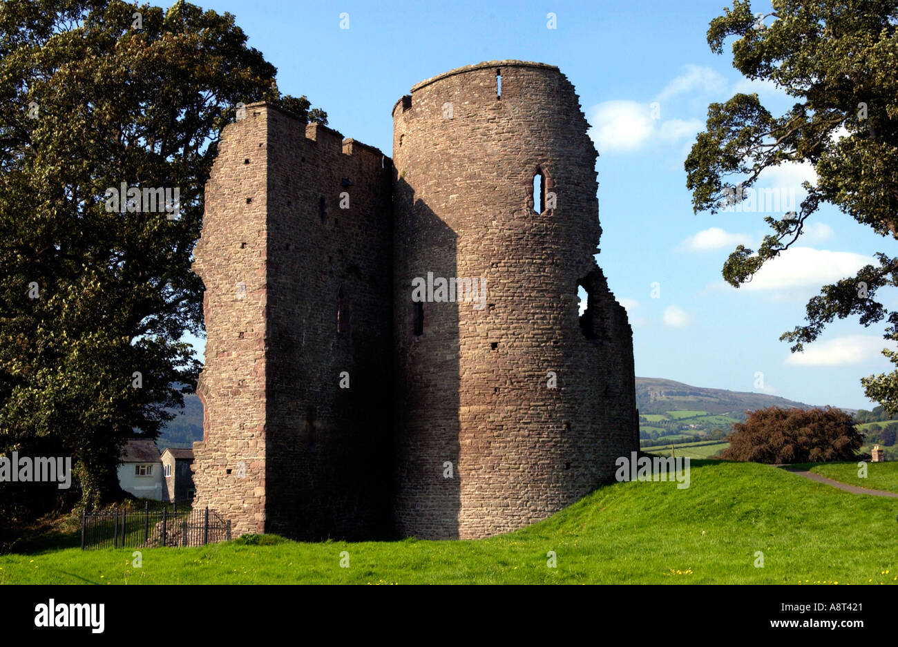 Crickhowell Castle built in 1272 by Sir Grimbald Pauncefote and ...