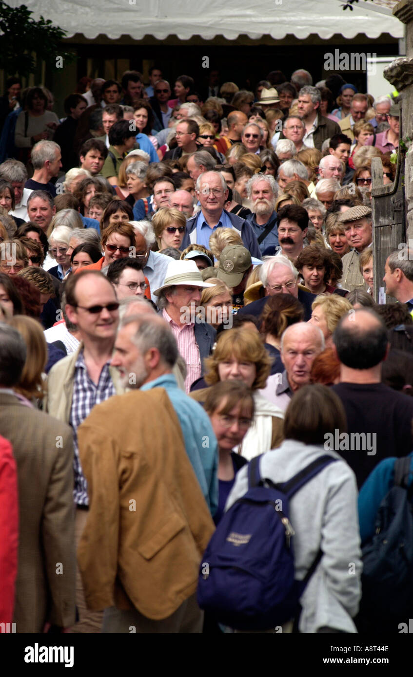 To queue hi-res stock photography and images - Alamy