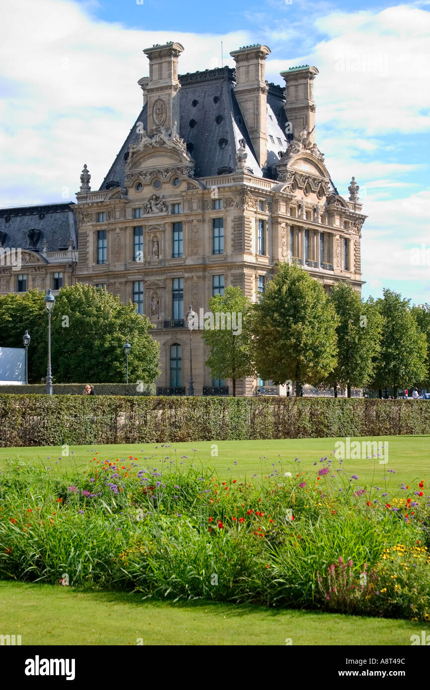 Louvre museum gardens surrounding architecture hi-res stock photography ...