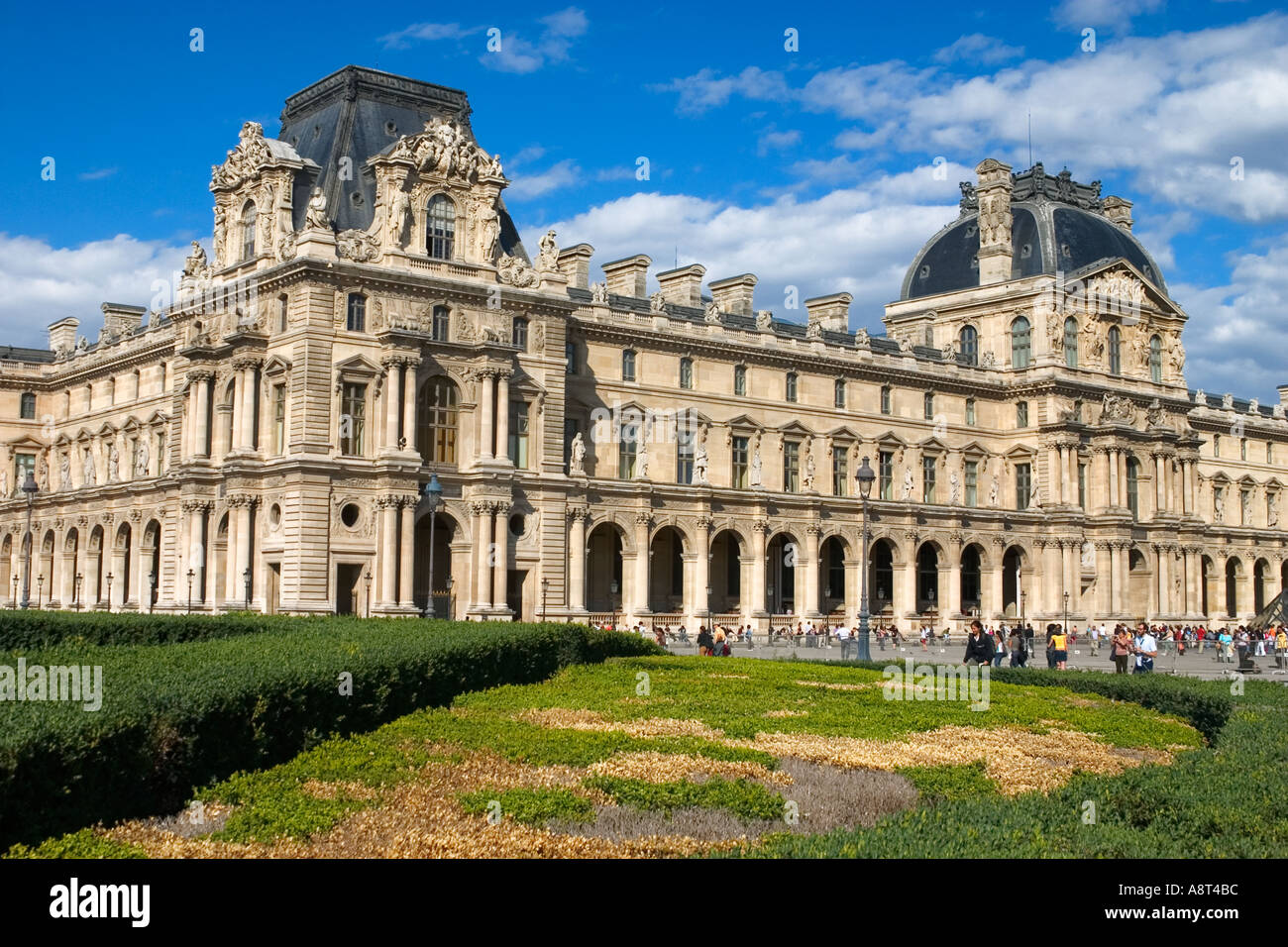 Louvre museum gardens surrounding architecture hi-res stock photography ...