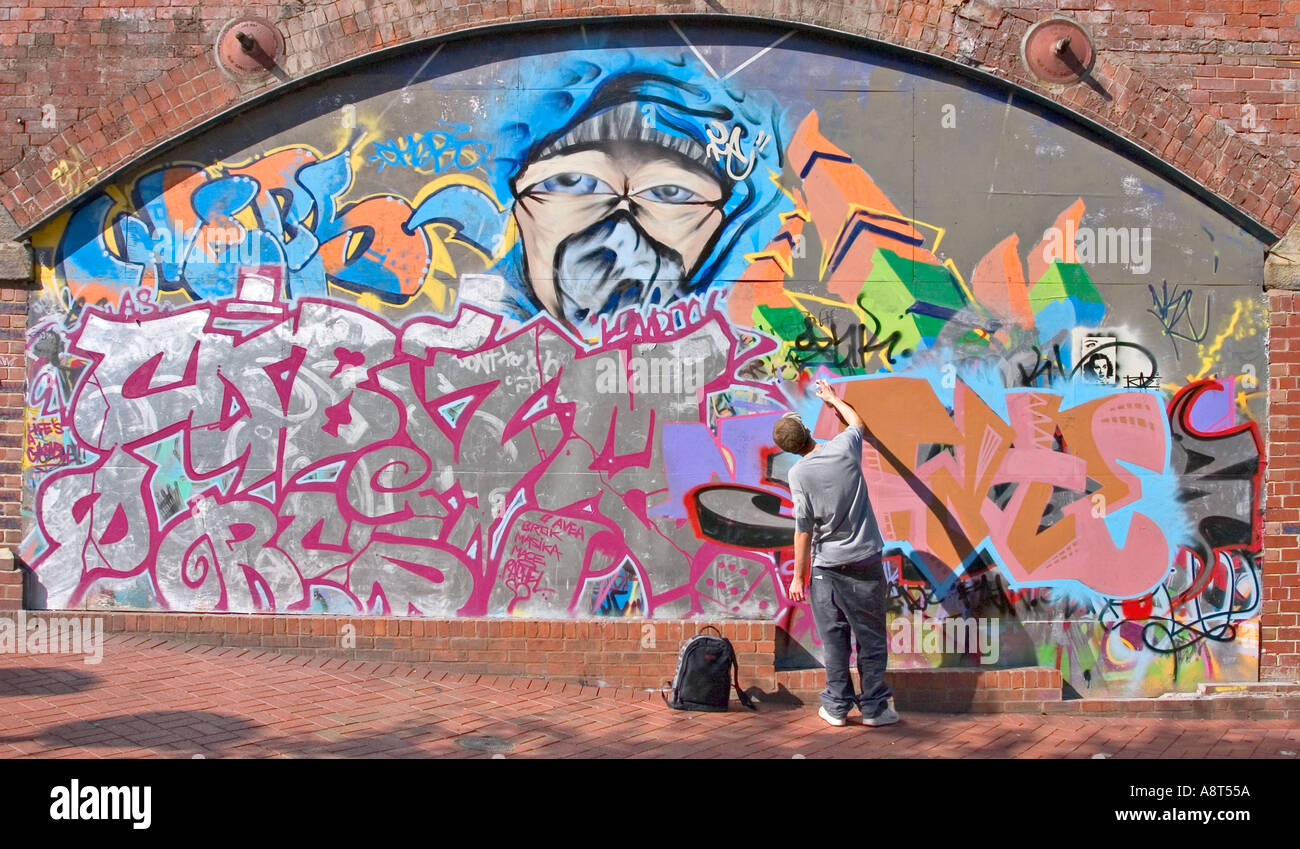 Graffiti artist uk hi-res stock photography and images - Alamy