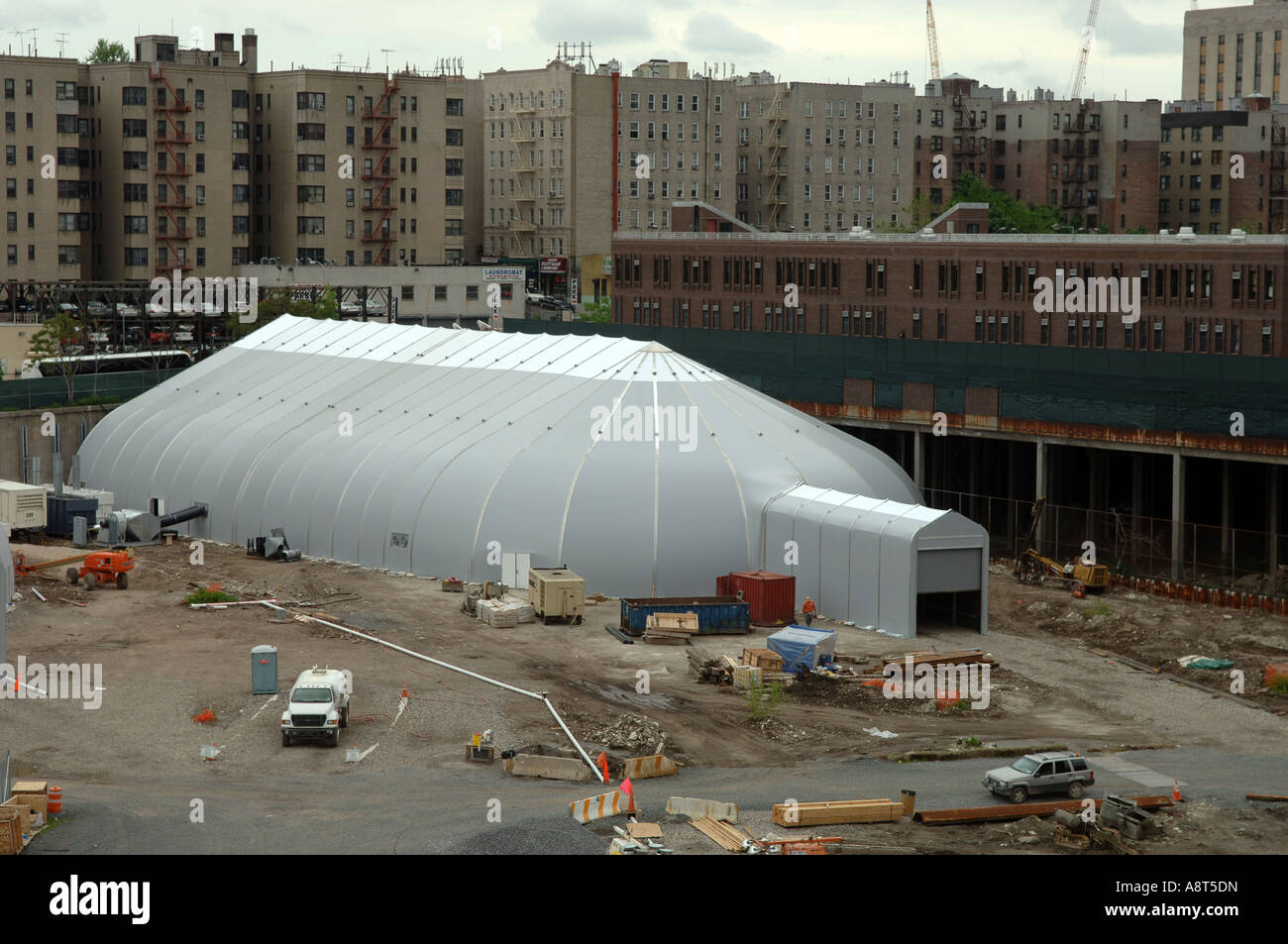 Tent removal hi-res stock photography and images - Alamy
