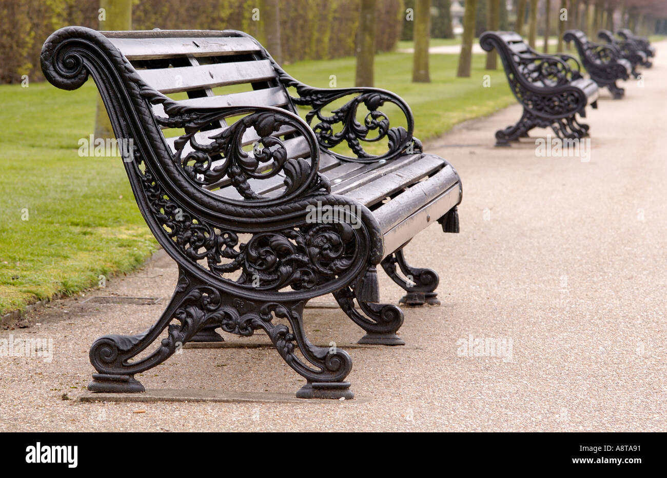 Benches in Regents Park London Stock Photo: 2263696 - Alamy